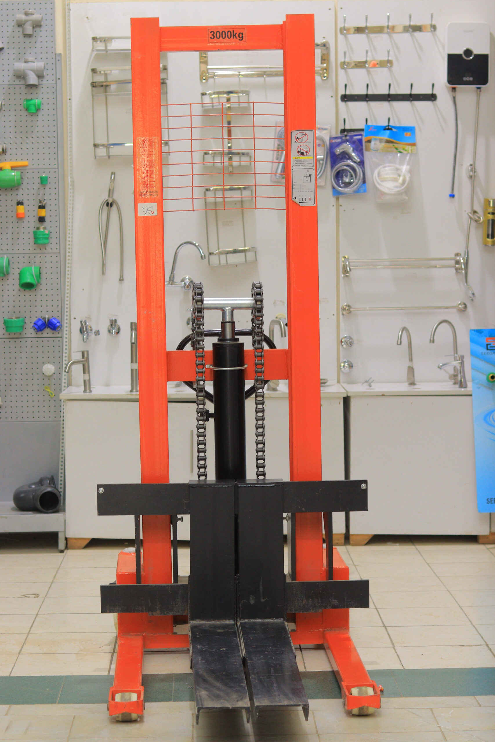 HYDRAULIC MANUAL FORKLIFT 3-TON 2M - Bluepower Machinery Tools Ltd