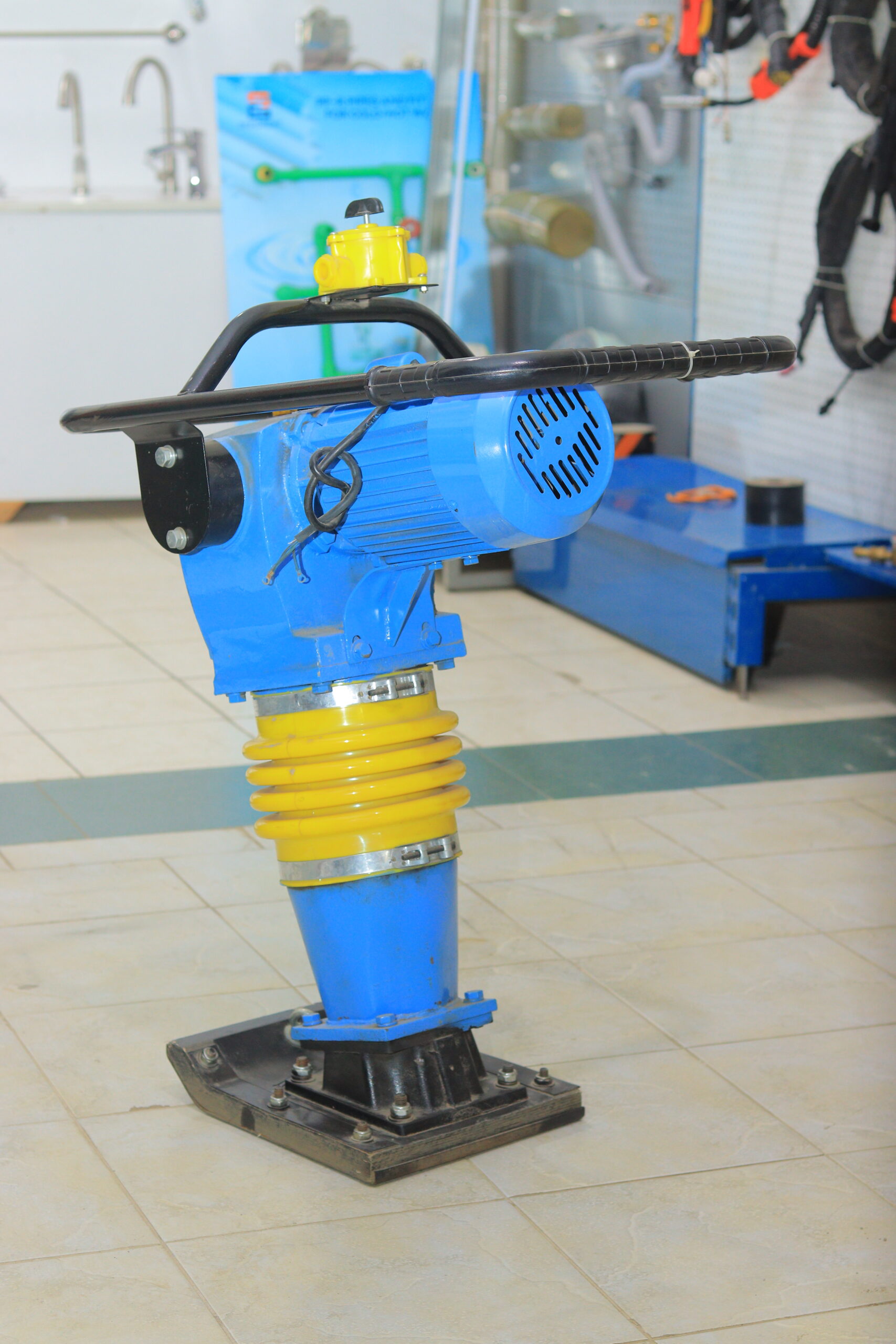Electric Tamping Rammer (ELECTRIC VIBRATION IMPACT RAMMER) - Bluepower ...